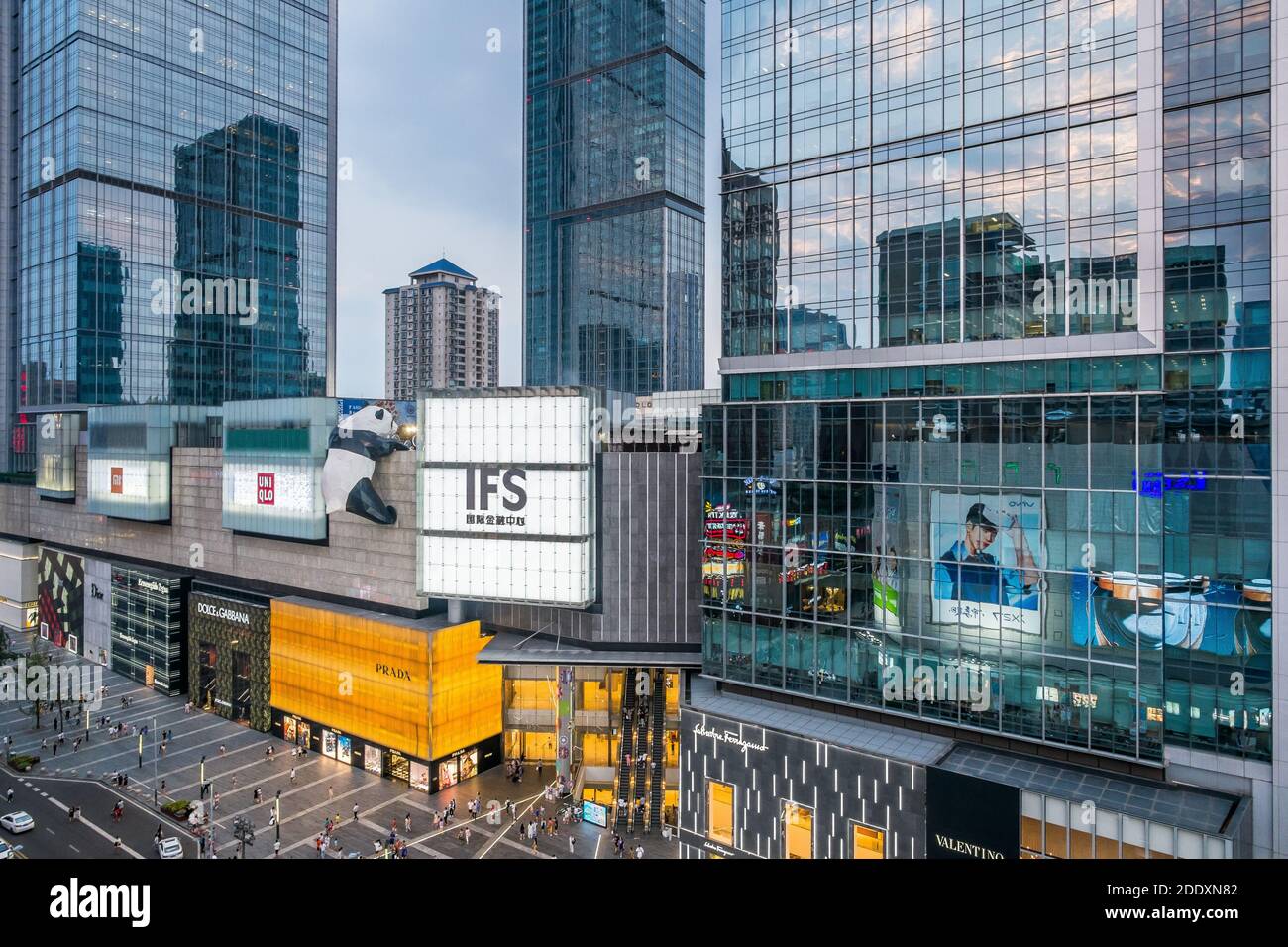 Ifs international financial center hi-res stock photography and images ...