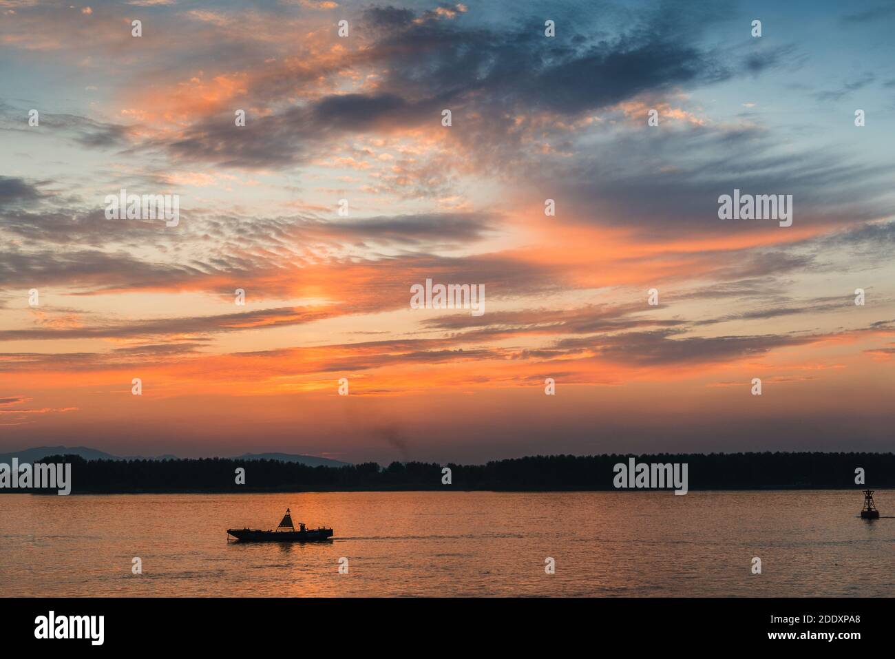 The Yangtze river sunset scenery Stock Photo - Alamy