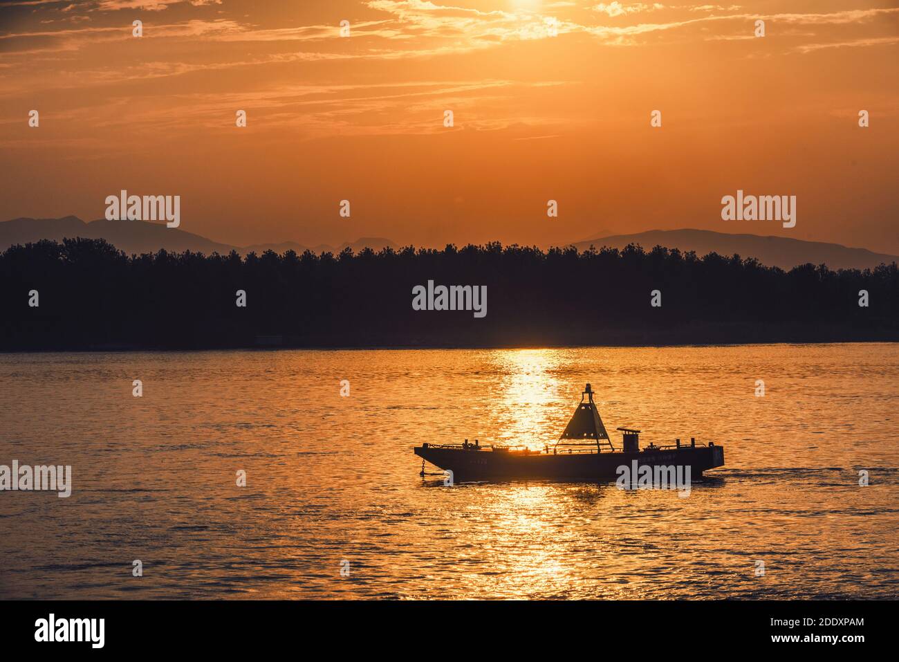 The Yangtze river sunset scenery Stock Photo - Alamy