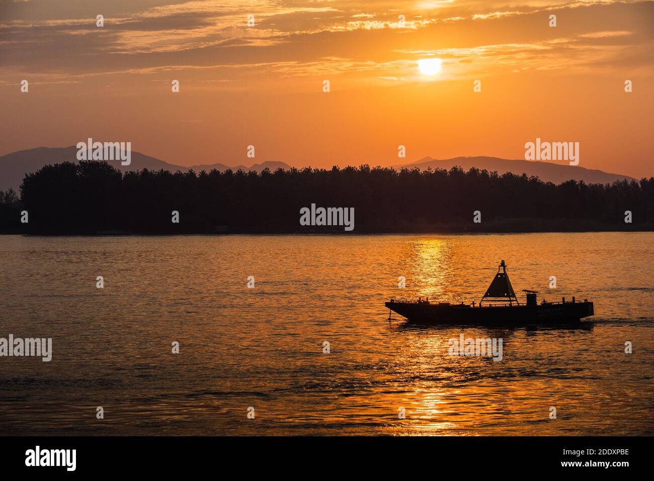 The Yangtze river sunset scenery Stock Photo - Alamy