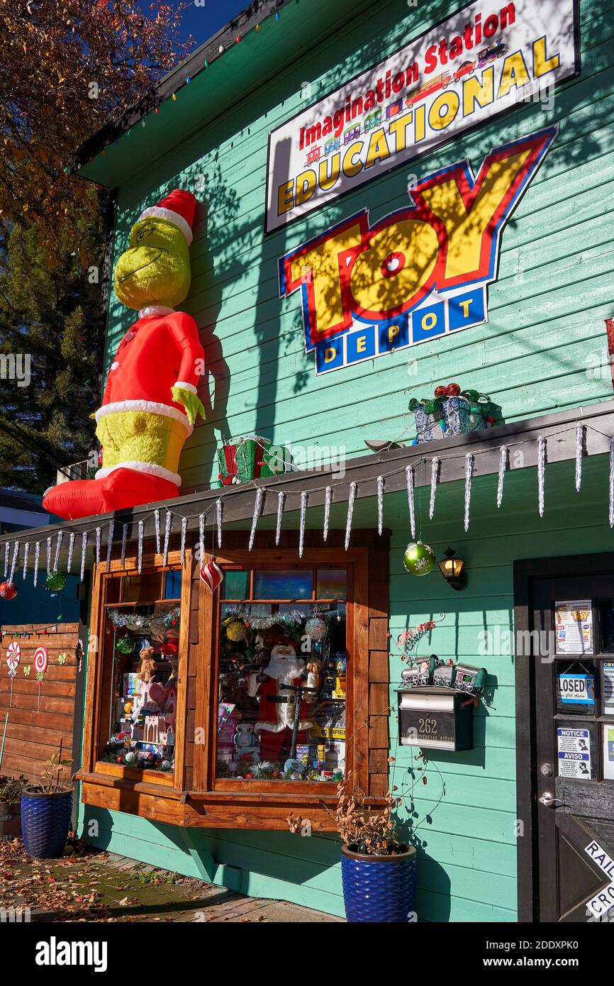 Christmas Toy Shop Window High Resolution Stock Photography and Images ...