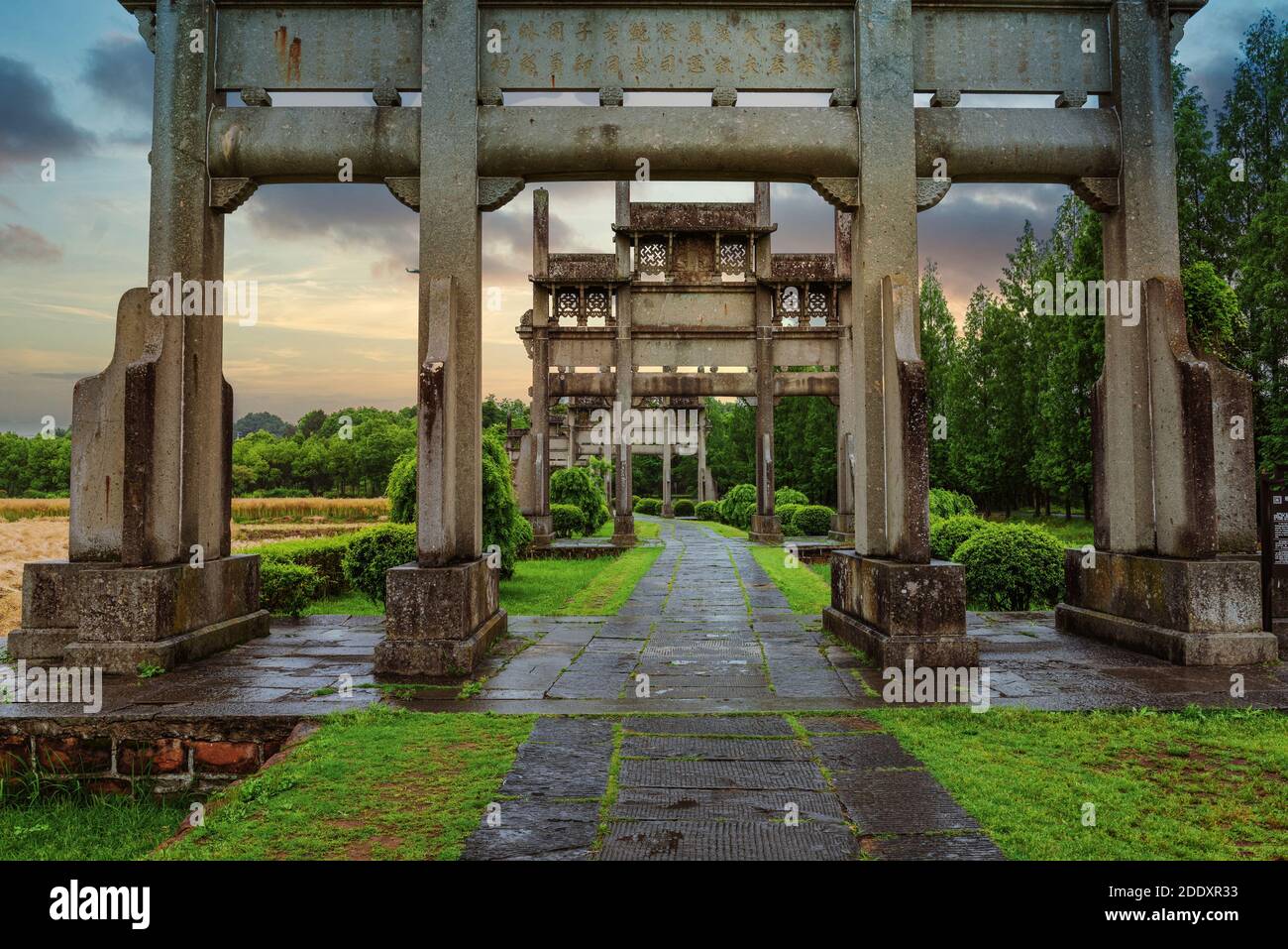 Rapidly huangshan city in anhui province and the ancient PaiFangQun siu ...