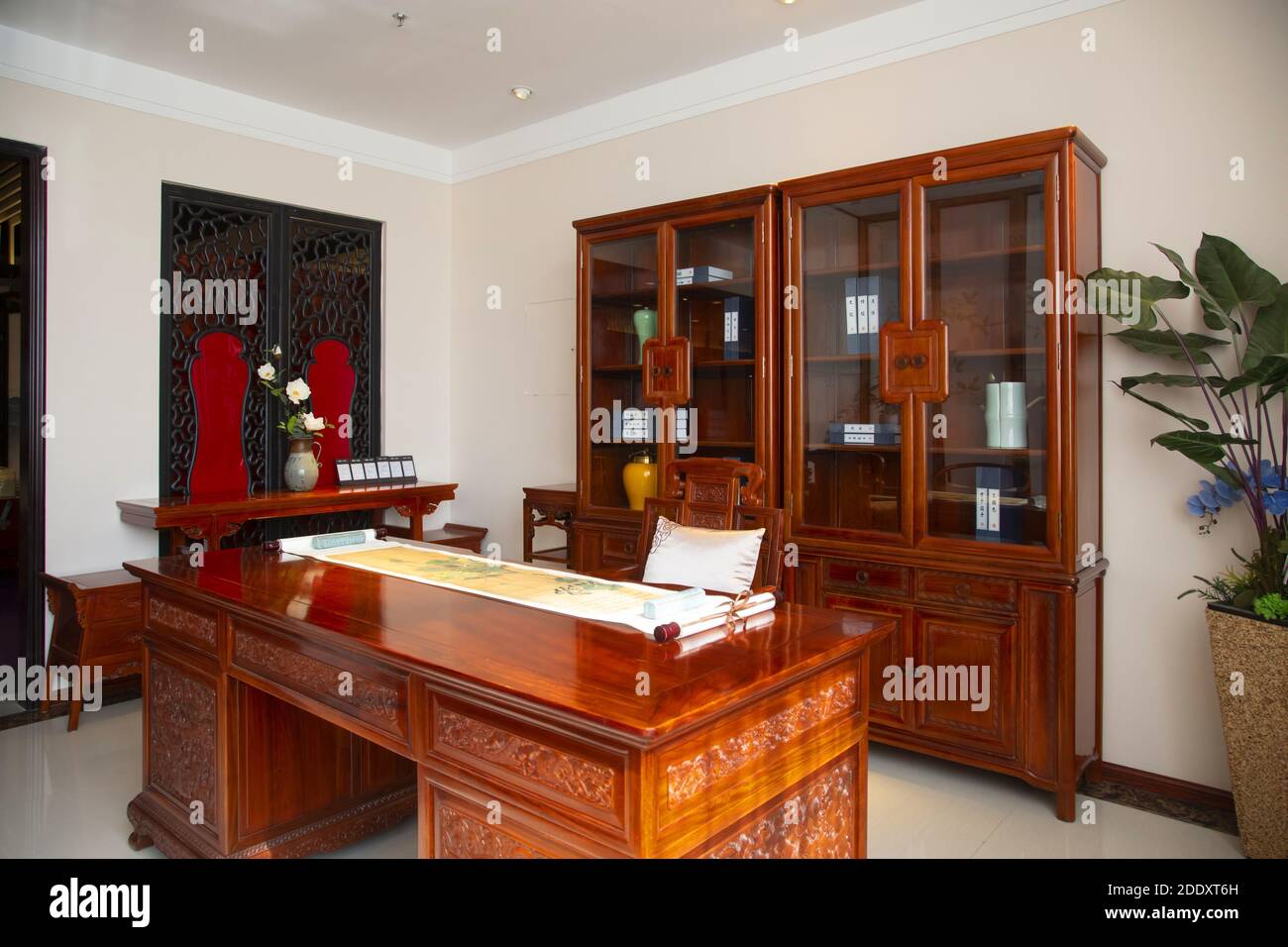 Indoor study hi-res stock photography and images - Alamy