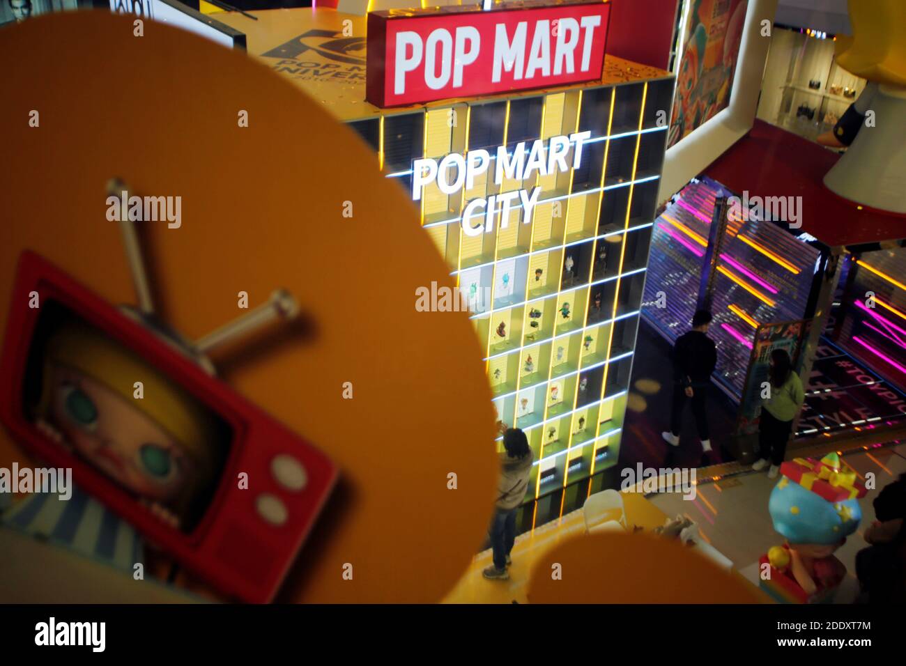 China pop mart hi-res stock photography and images - Alamy
