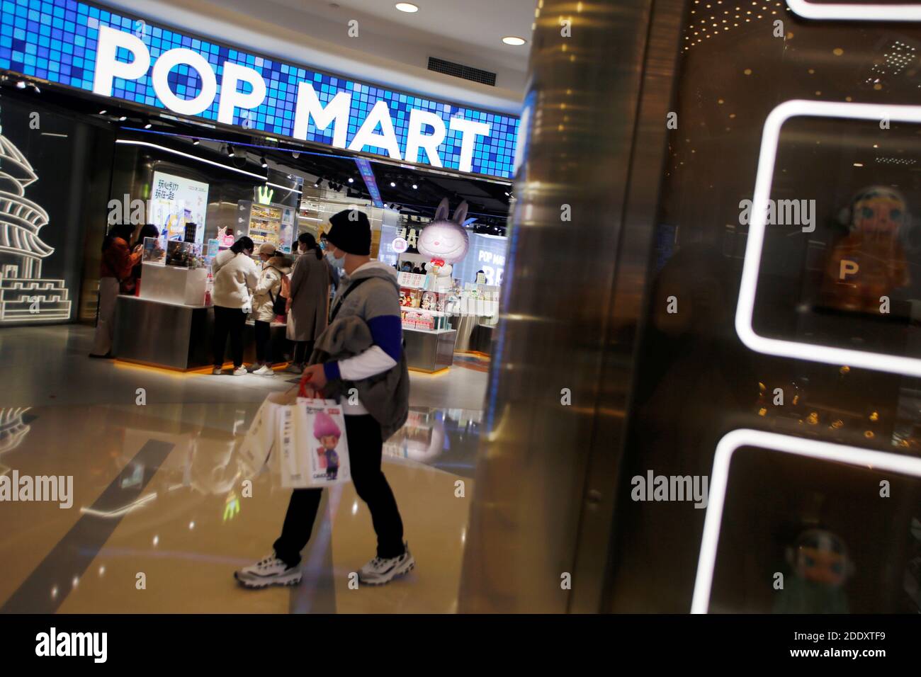 China pop mart hi-res stock photography and images - Alamy