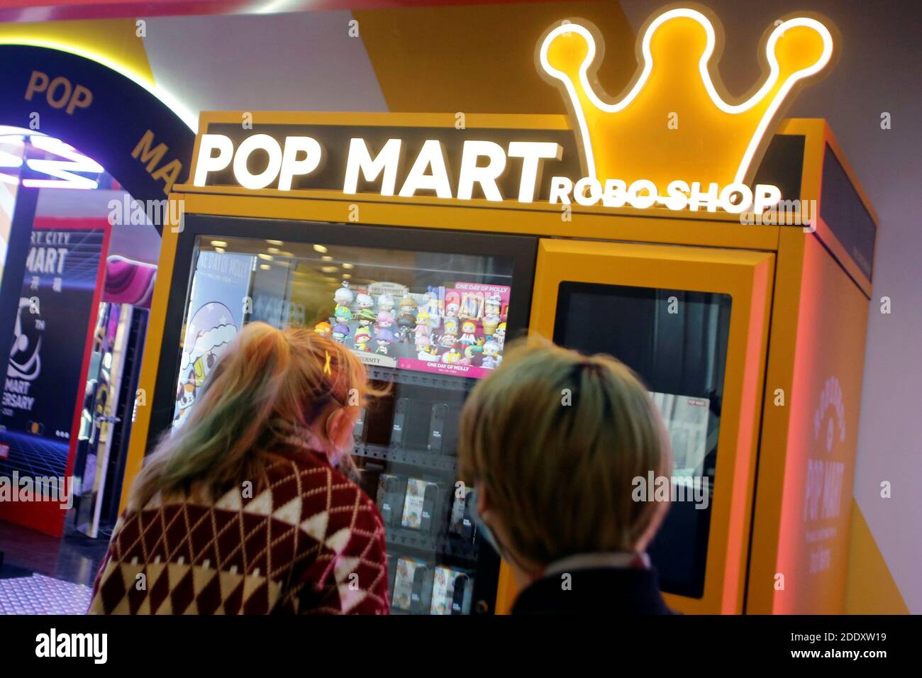 China pop mart hi-res stock photography and images - Alamy
