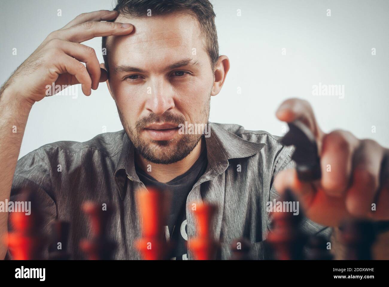 Female chess player hi-res stock photography and images - Alamy