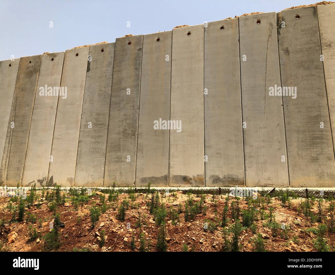 Road divider concrete hi-res stock photography and images - Alamy