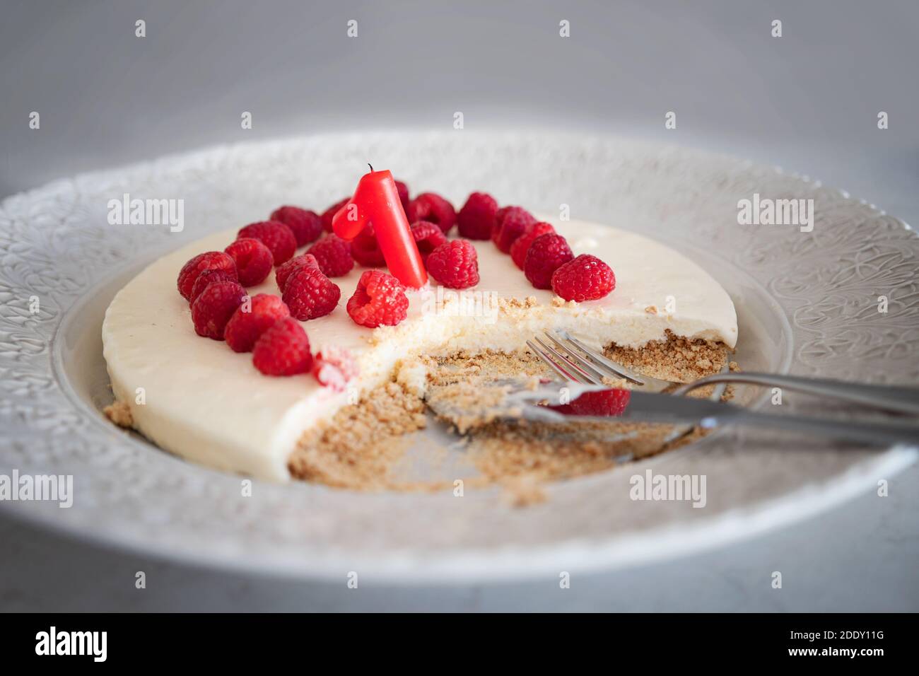 Two thirds of a cake hi-res stock photography and images - Alamy