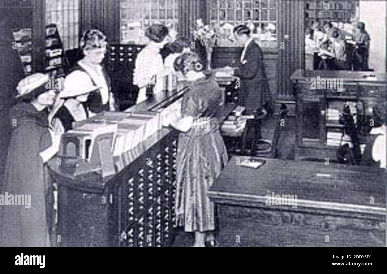 Interior of the T.B. Blackstone Library, Chicago, 1904 Stock Photo - Alamy