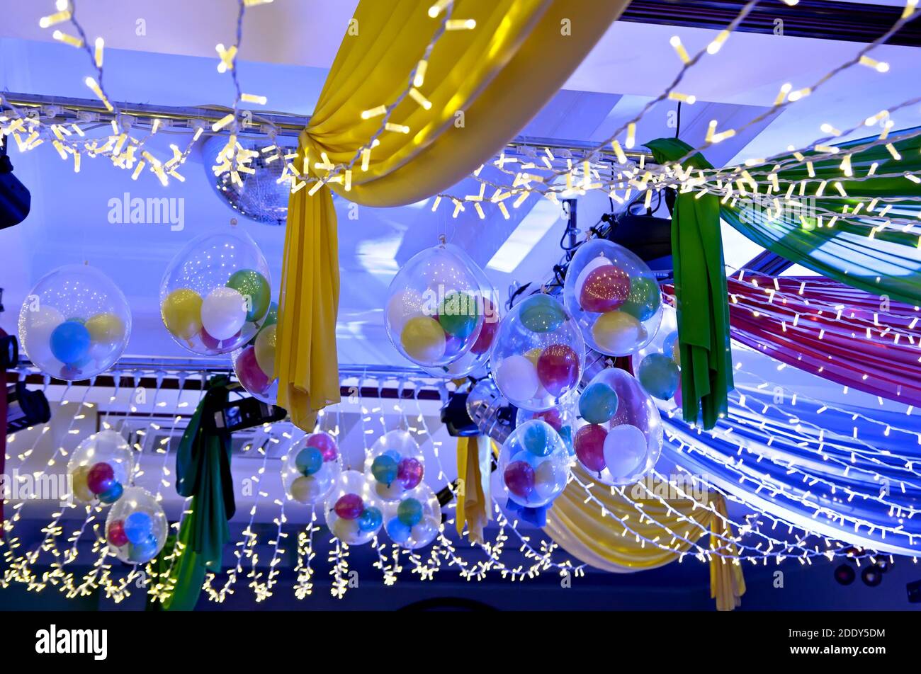 Round see through balloons hi-res stock photography and images - Alamy