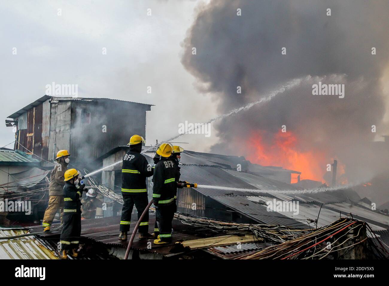Manila, Philippines. 27th Nov, 2020. Firefighters try to put out a fire ...