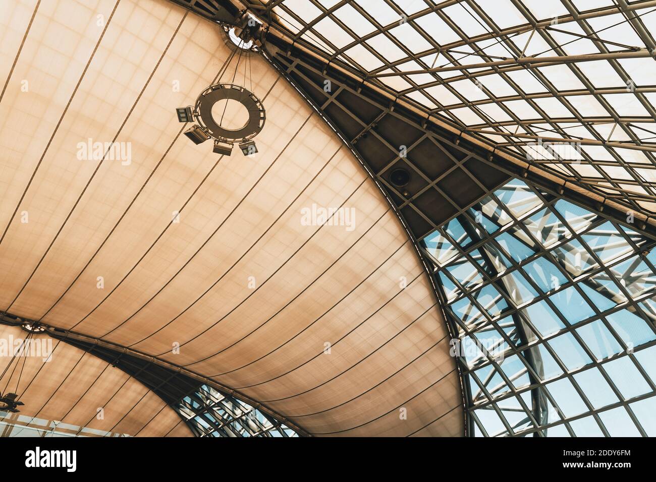 Glass building abstracts hi-res stock photography and images - Alamy