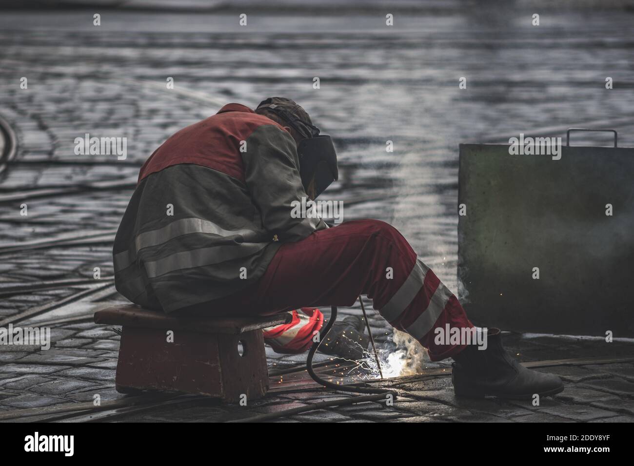 Welding steel tracks hi-res stock photography and images - Alamy