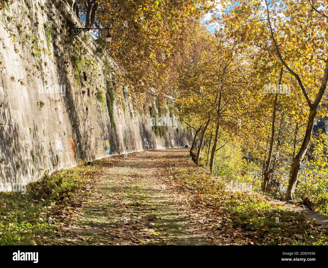 Italy walkway walk hi-res stock photography and images - Alamy