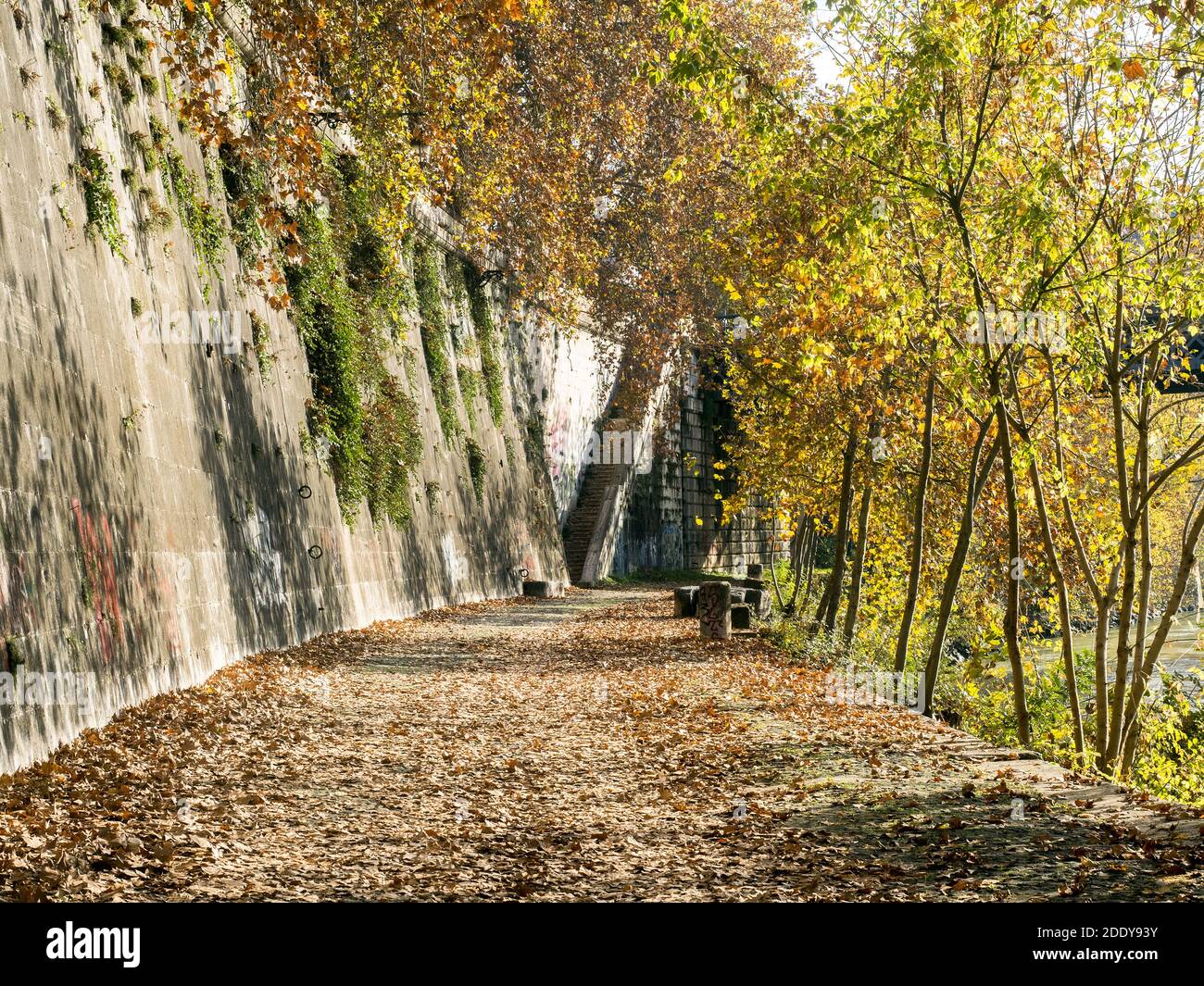 Italy walkway walk hi-res stock photography and images - Alamy