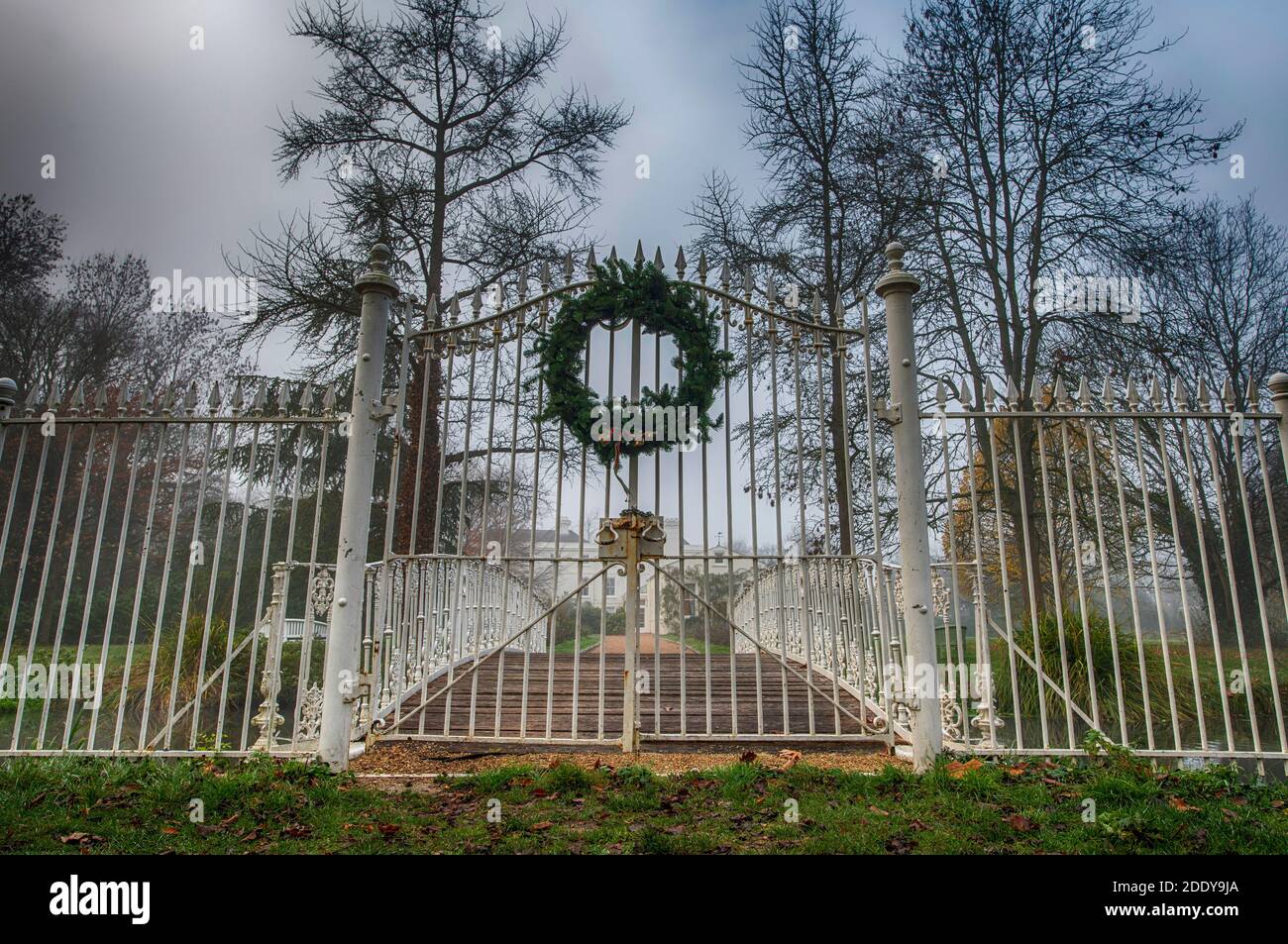 Wrought iron gates mist hi-res stock photography and images - Alamy