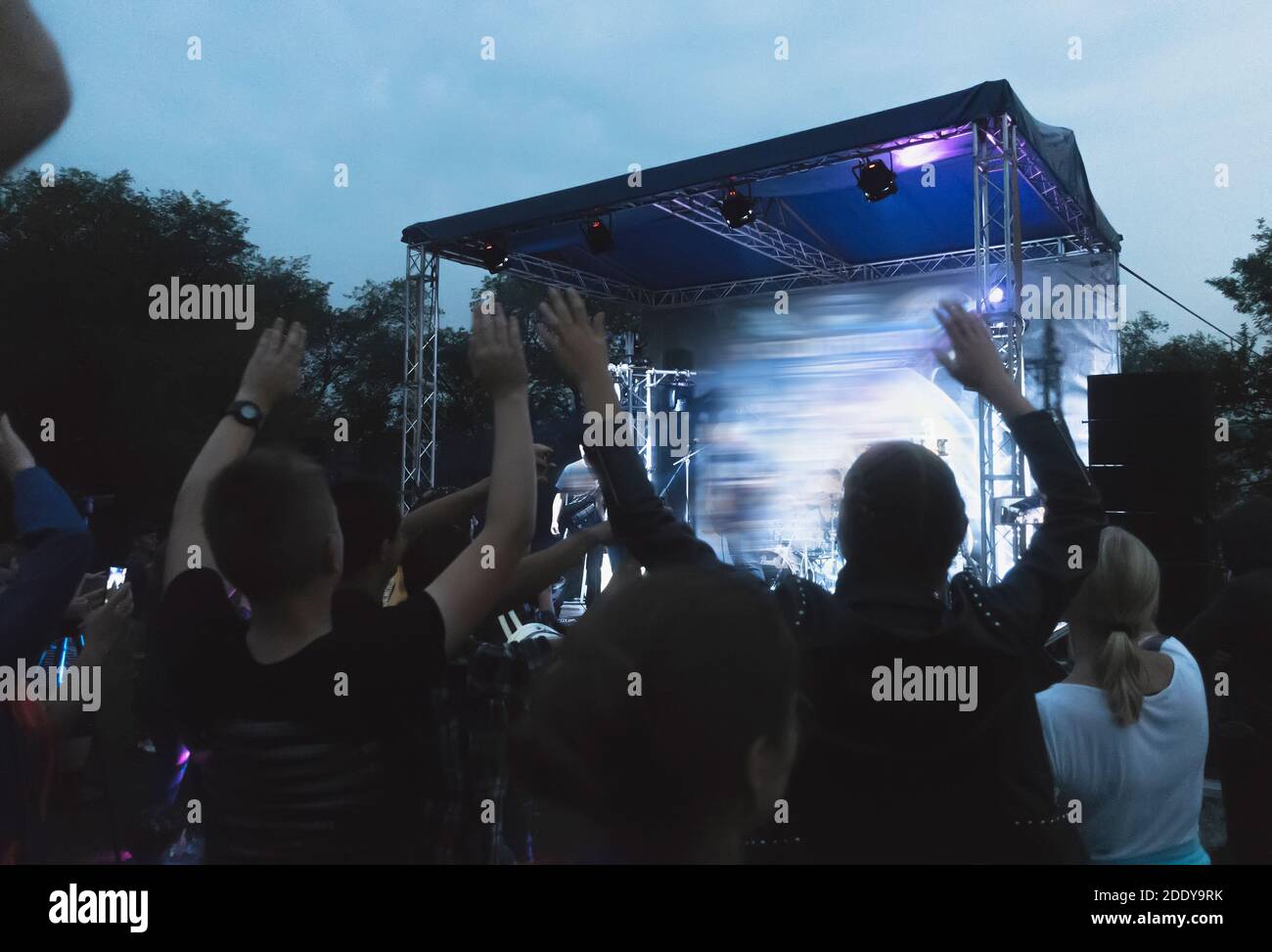 Couple evening concert hi-res stock photography and images - Alamy