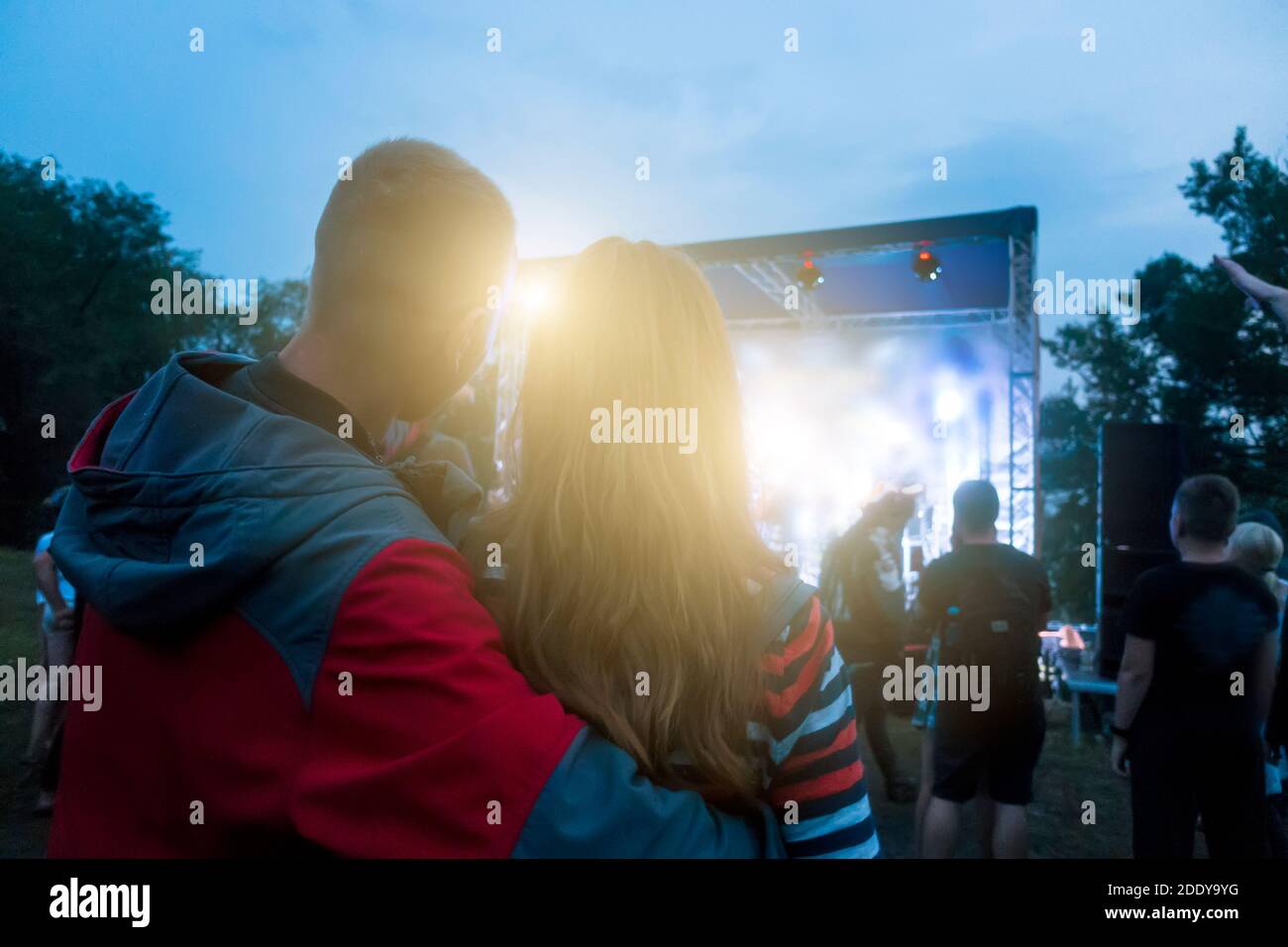 Couple at a rock concert Stock Photo - Alamy