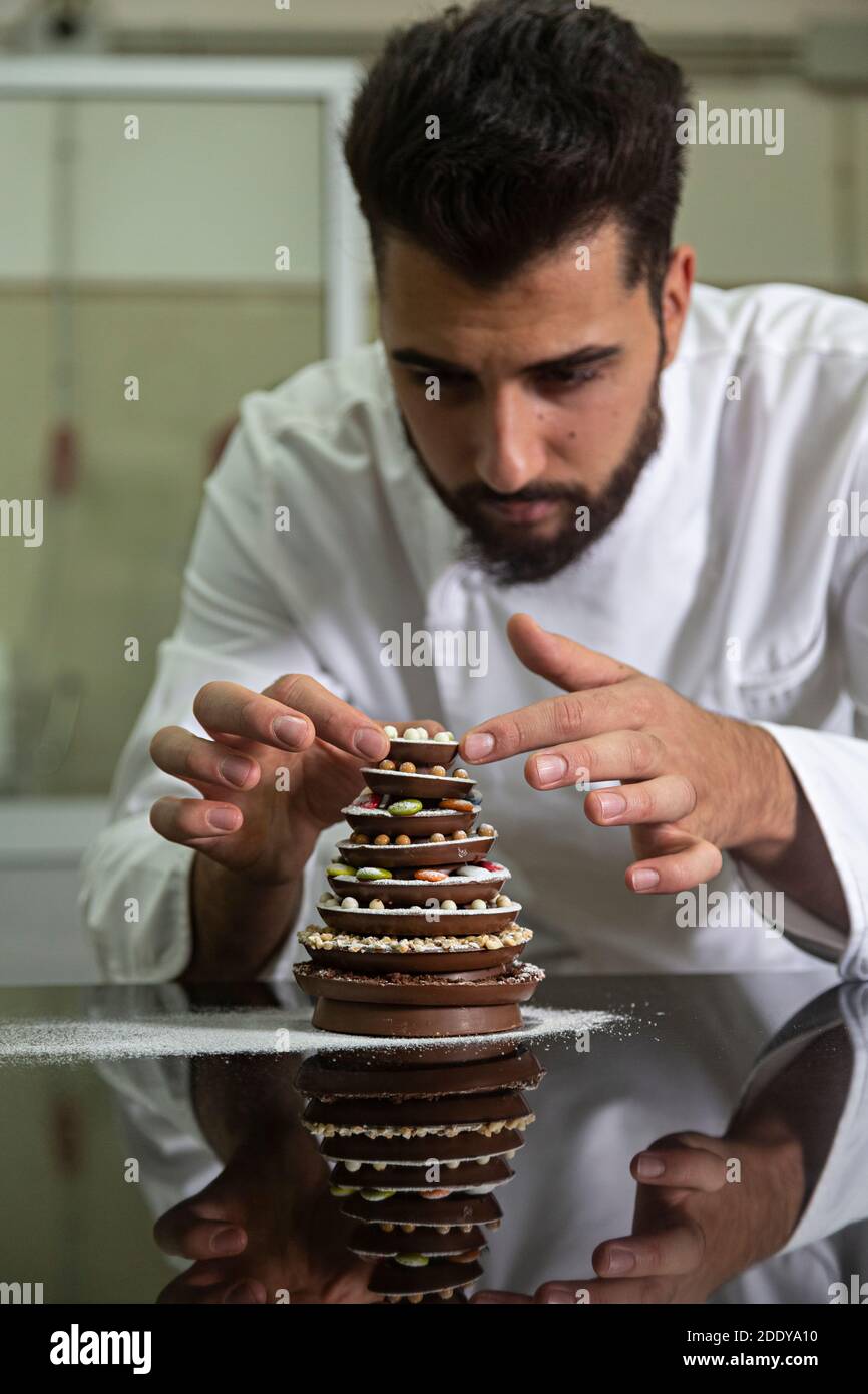 Pastry chef finishing a chocolate Christmas tree Stock Photo - Alamy