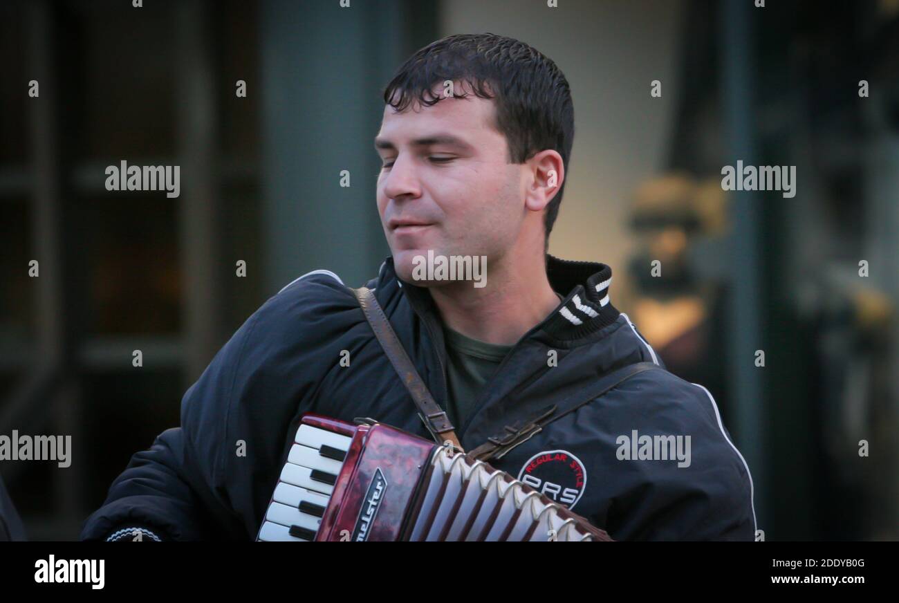 Eight musicians hi-res stock photography and images - Alamy