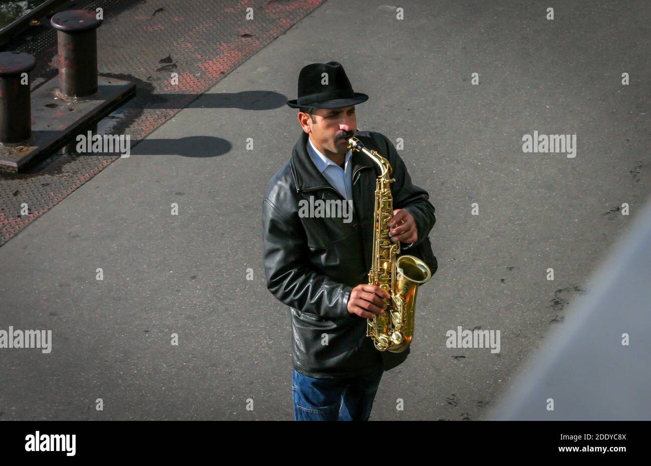 Eight musicians hi-res stock photography and images - Alamy