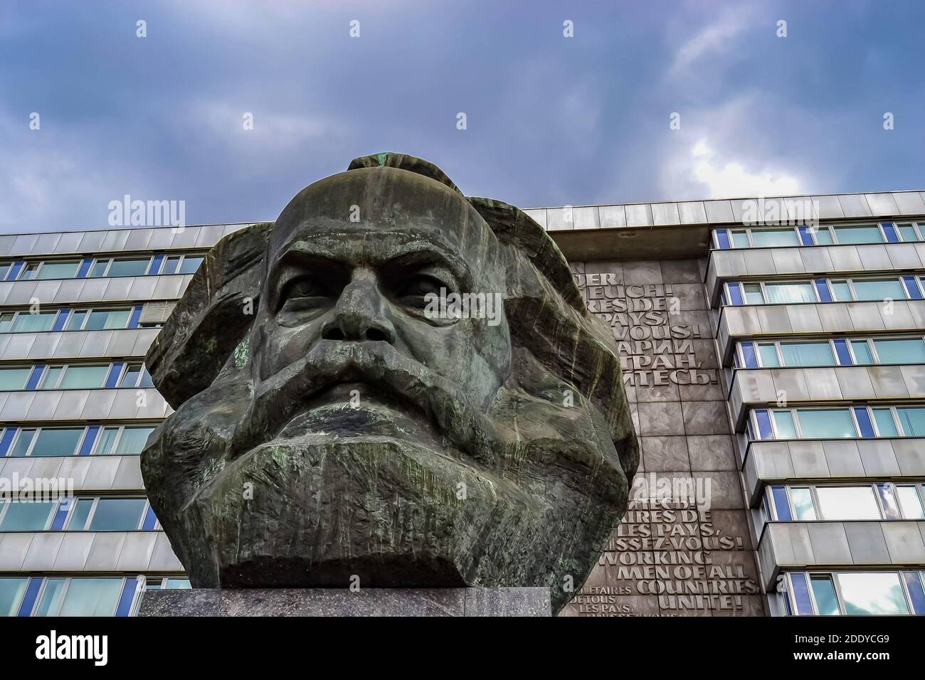 Karl marx granite statue hi-res stock photography and images - Alamy