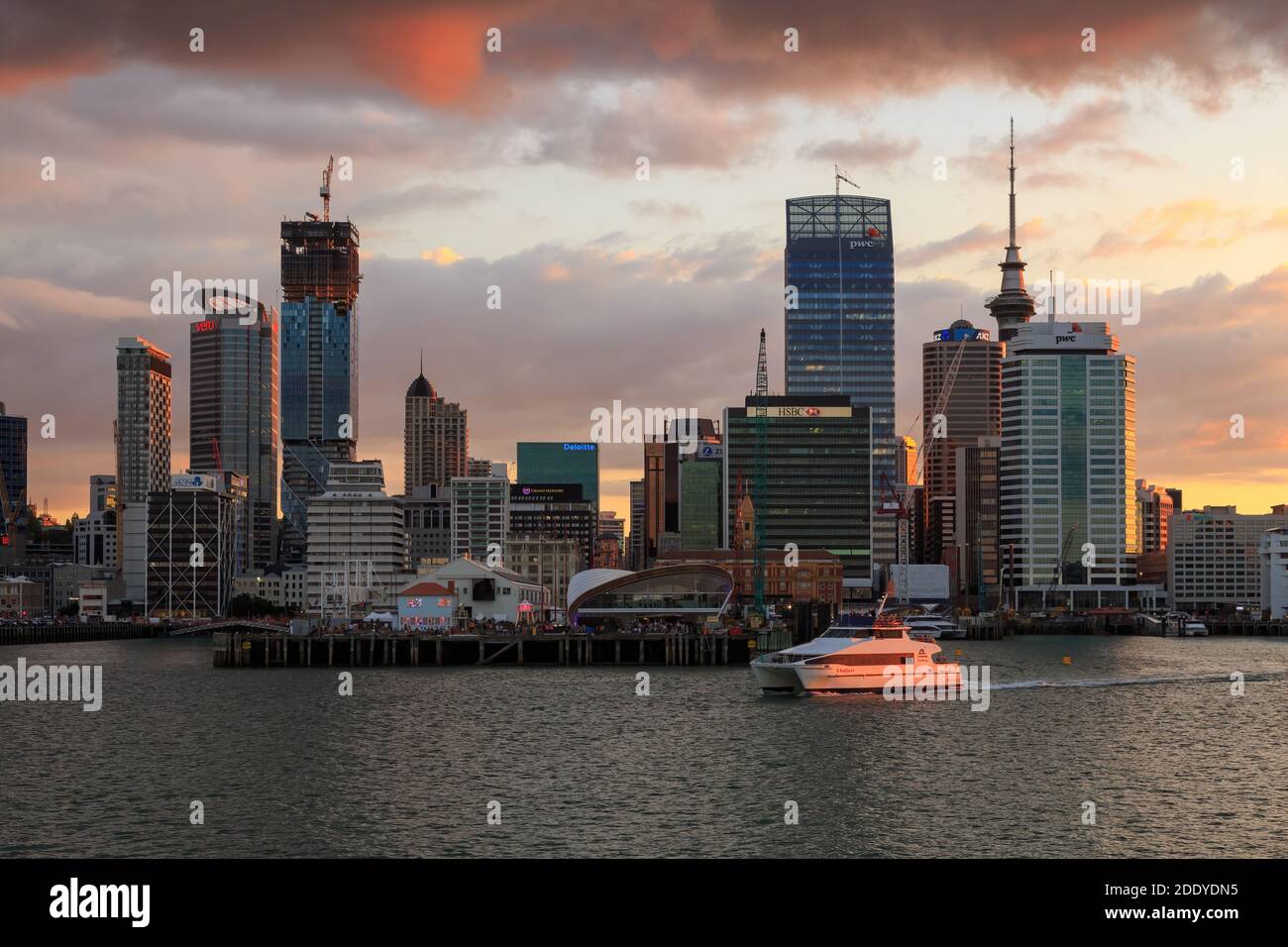 Auckland central skyline hi-res stock photography and images - Alamy
