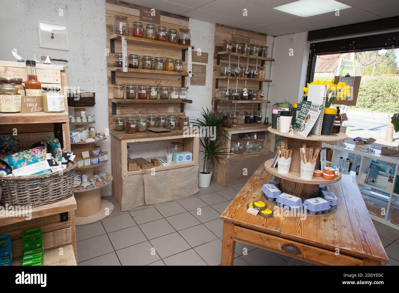Inside a zero waste store in the UK Stock Photo - Alamy