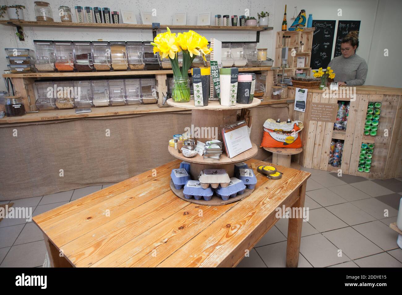 Inside a zero waste store in the UK Stock Photo - Alamy