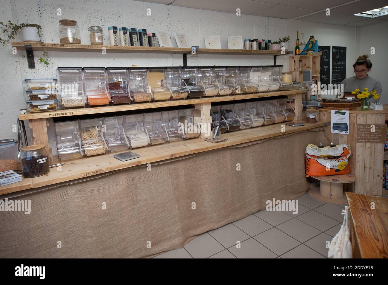 Inside a zero waste store in the UK Stock Photo - Alamy