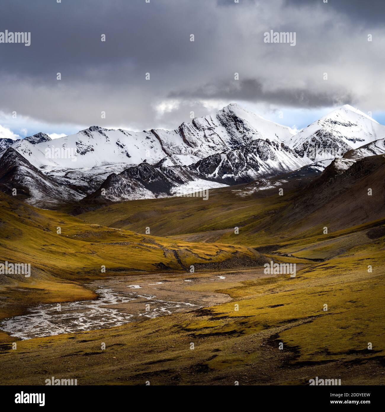 Unmanned Snow Mountains High Resolution Stock Photography and Images ...