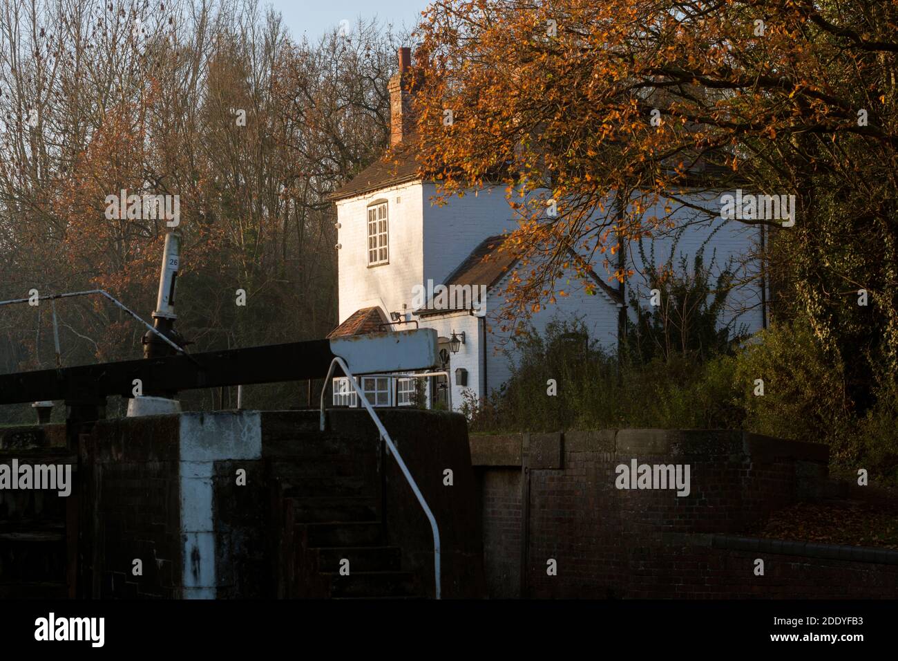 Hatton bottom lock cottage hi-res stock photography and images - Alamy