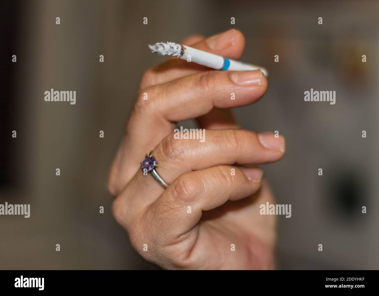 Human hand holding a cigarette Stock Photo - Alamy