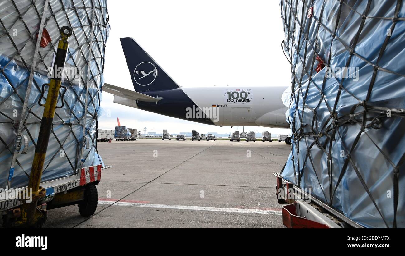 Db schenker frankfurt airport hi-res stock photography and images - Alamy