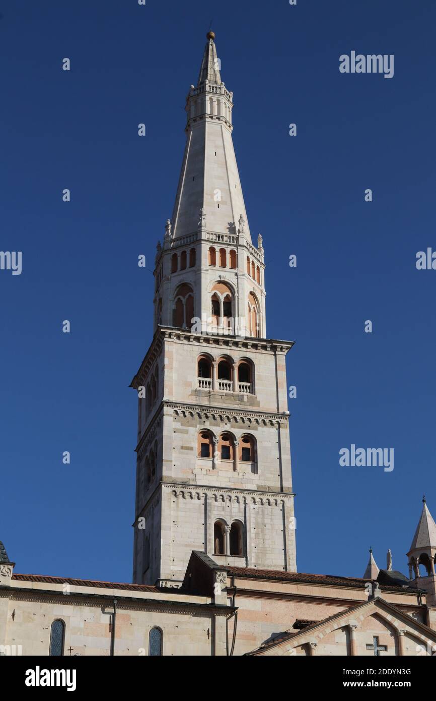 Tower of Ghirlandina (Garland), Modena, Emilia-Romagna, Italy ...