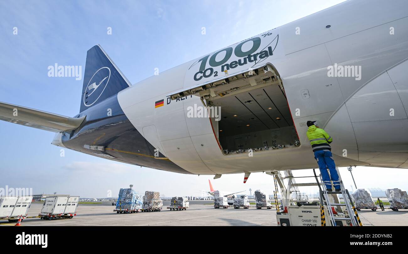 Db schenker frankfurt airport hi-res stock photography and images - Alamy