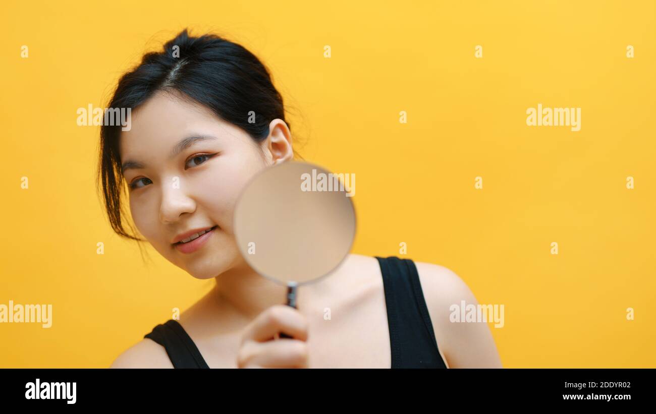 Magnifying glass skin hi-res stock photography and images - Alamy