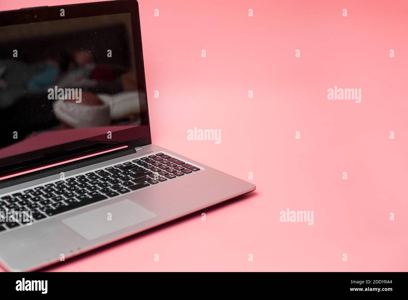 Icon pink laptop computer hi-res stock photography and images - Alamy