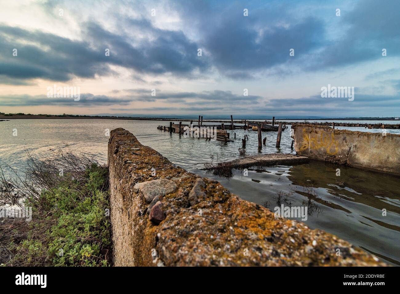 Old concrete structure hi-res stock photography and images - Alamy