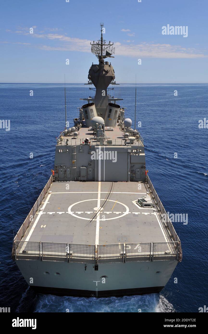 HMAS Perth, an Australian navy frigate at sea performing speed trials ...