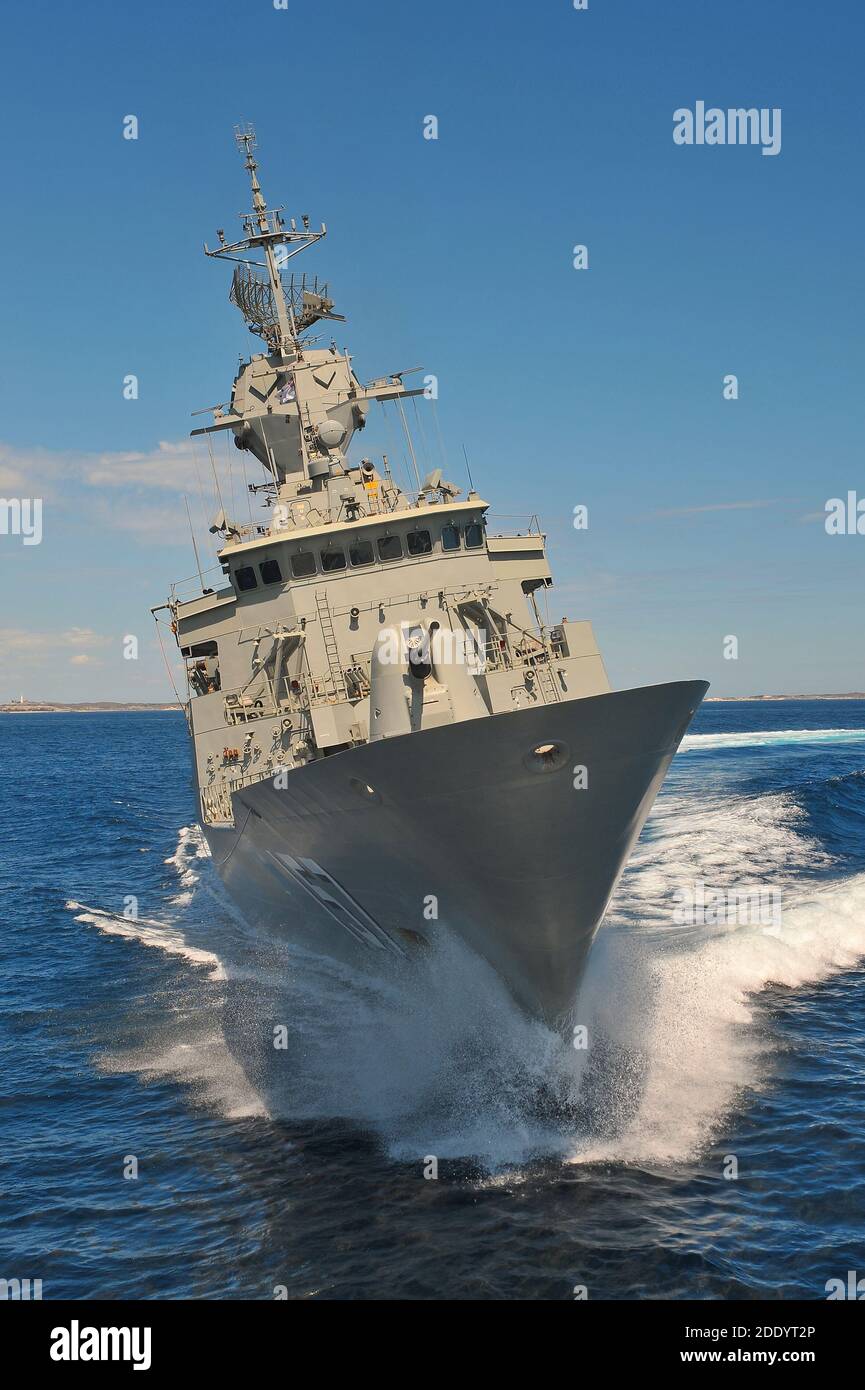 HMAS Perth, an Australian navy frigate at sea performing speed trials ...