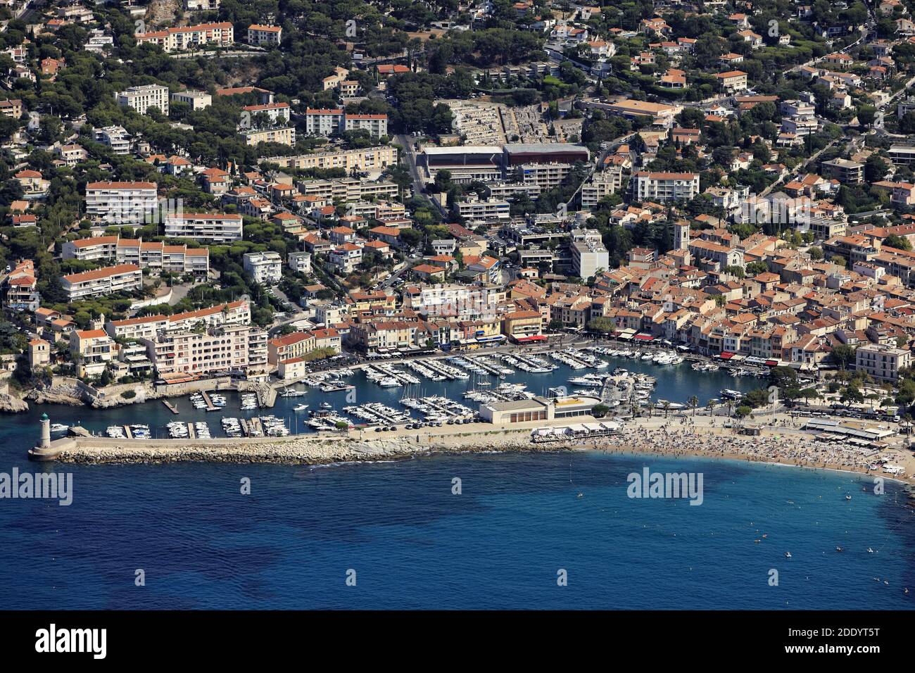 Cassis (south-eastern France): aerial view of the seaside resort and ...