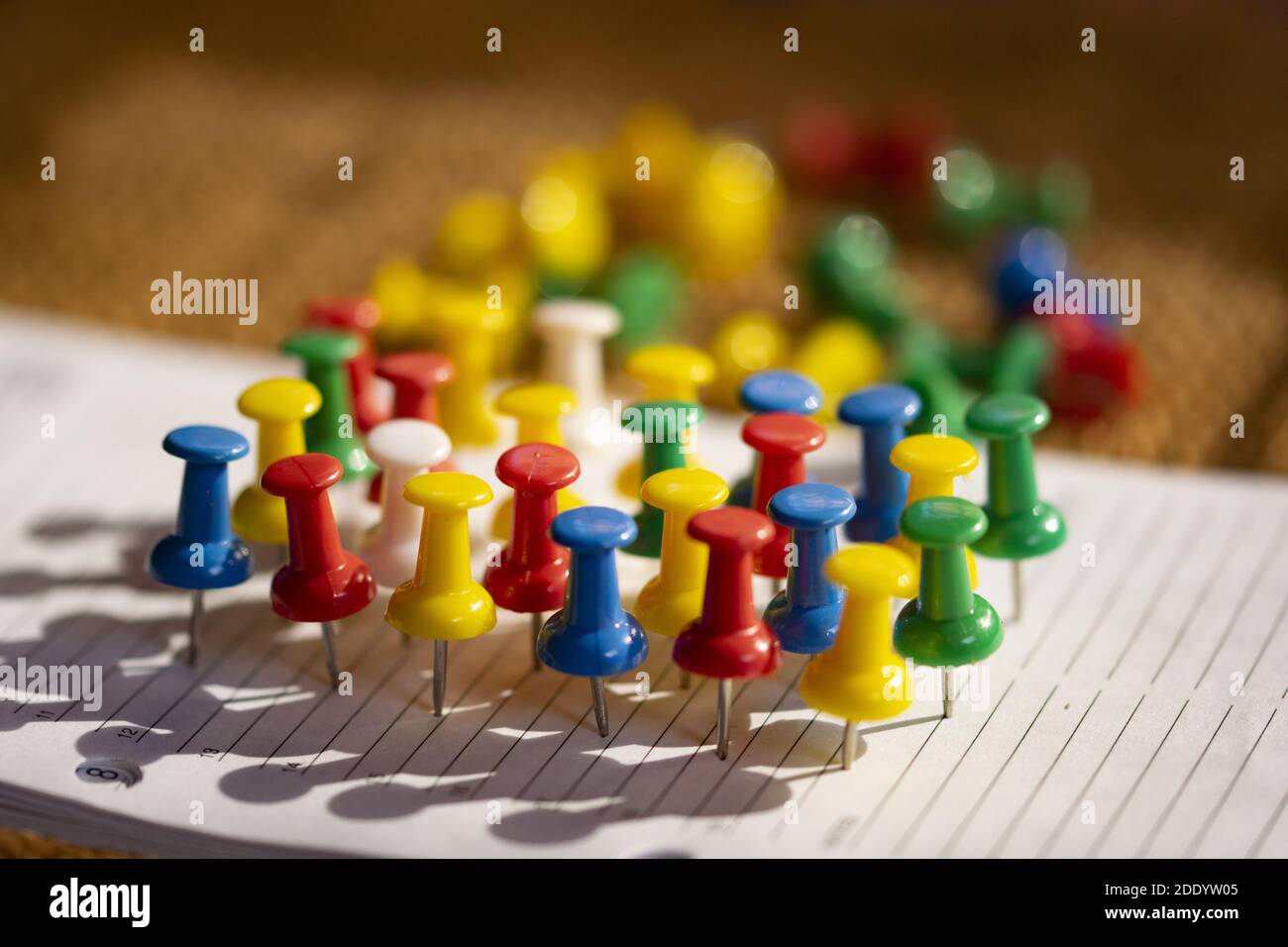 variety of colored drawing pin on a paper note Stock Photo - Alamy