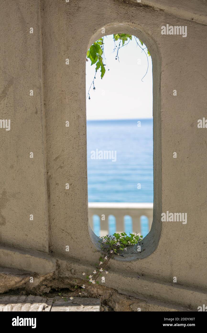 Blue looking out hole hi-res stock photography and images - Alamy