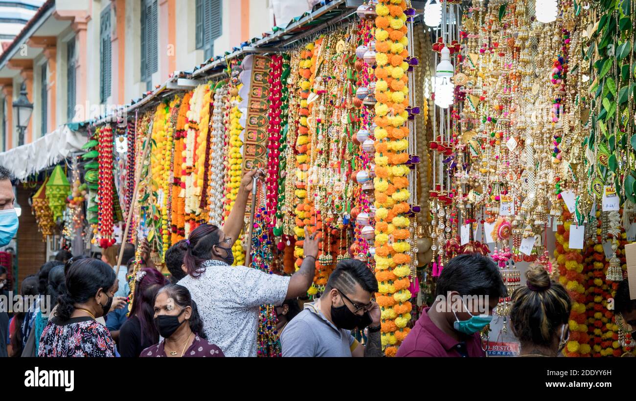 Deepawali bazaar, Little india, Singapore Stock Photo - Alamy