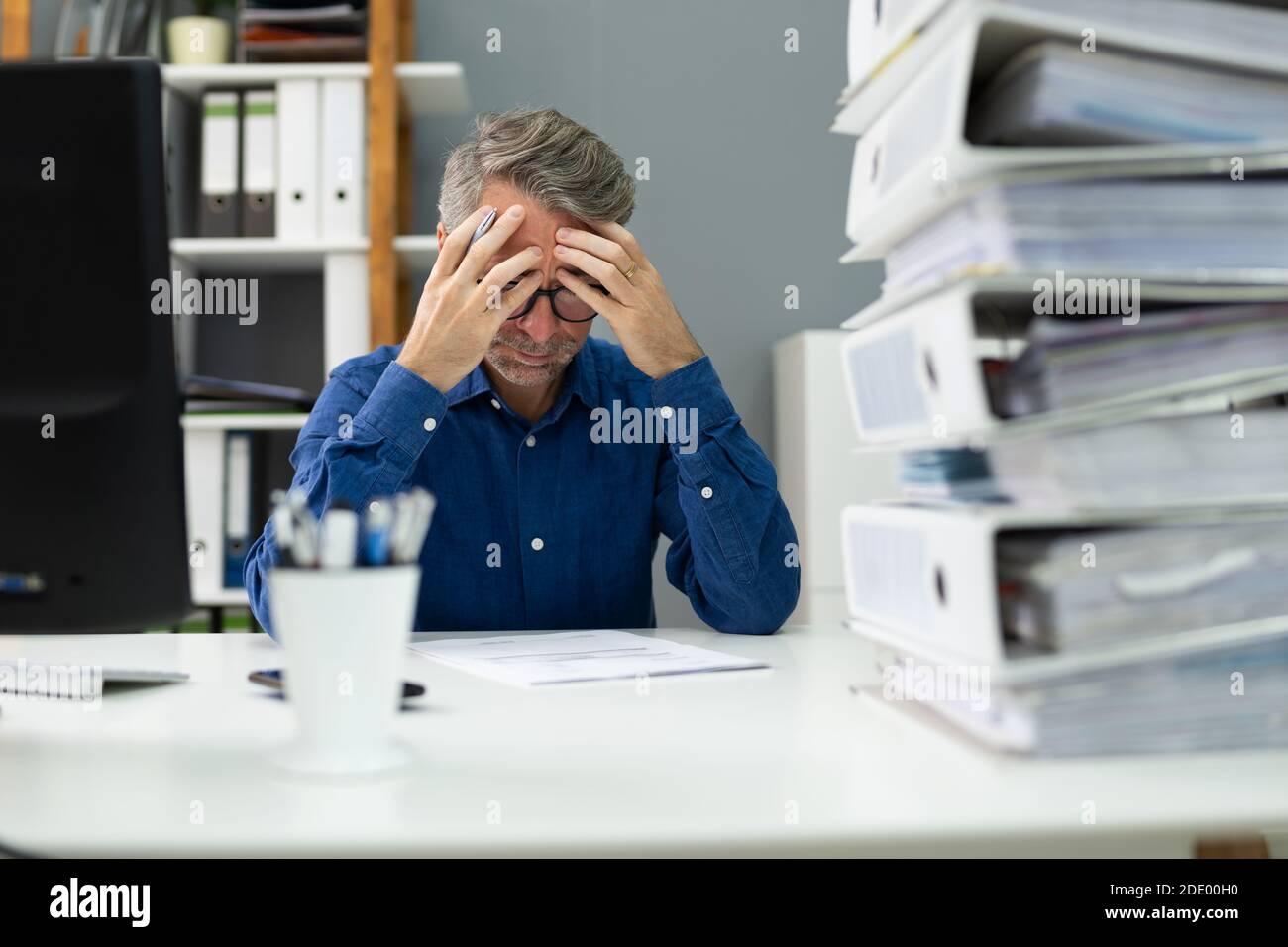 Sad employee hi-res stock photography and images - Alamy