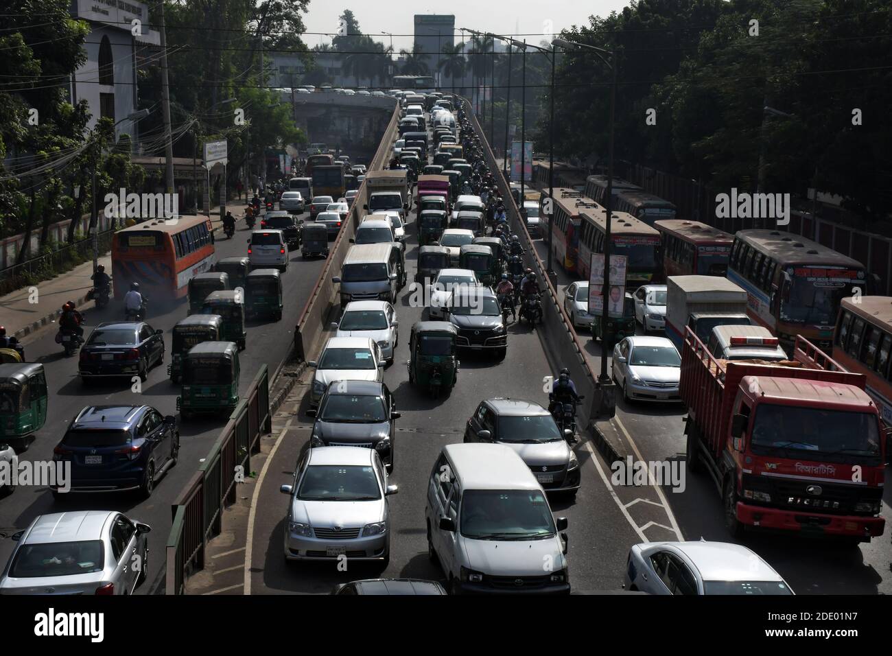 DHAKA, BANGLADESH – 26 November 2020: Traffic overcrowding on the fly ...