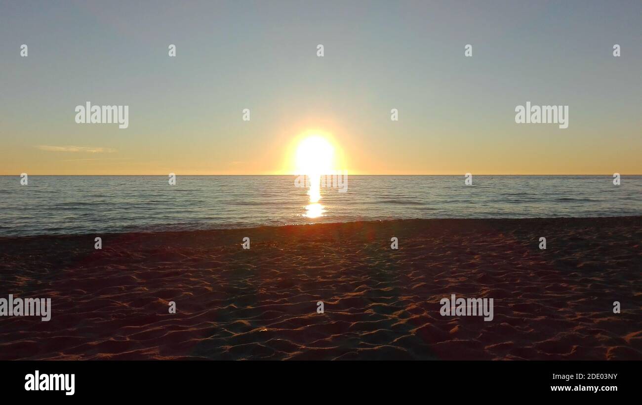 Golden sun over horizon time hi-res stock photography and images - Alamy