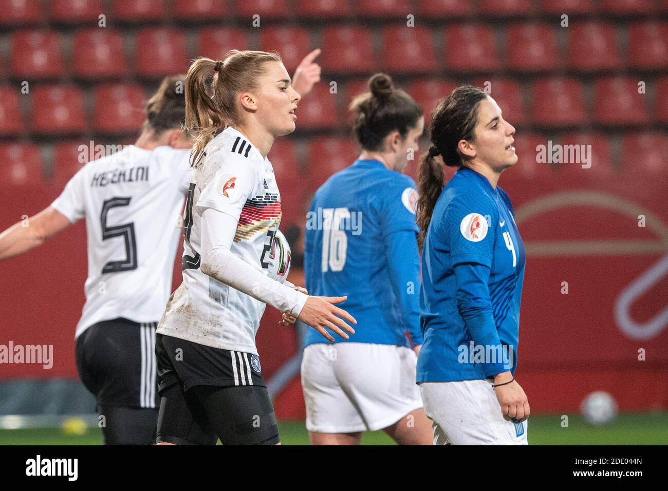 Laura freigang international football hi-res stock photography and ...